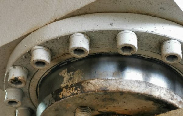 Prevent Flange Face Damage with the Right Flange Spreader Tool